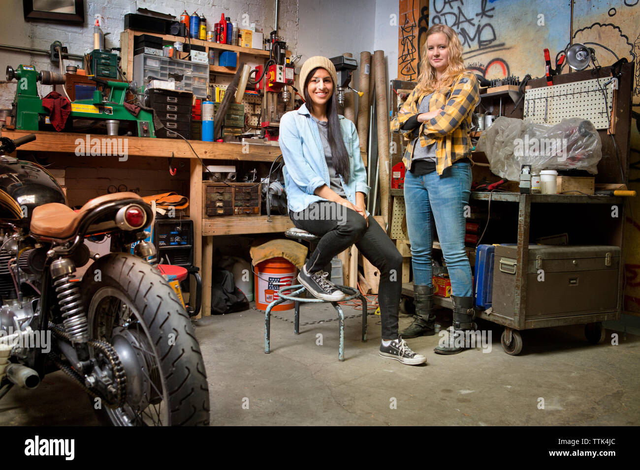 Auto owners hi-res stock photography and images - Alamy