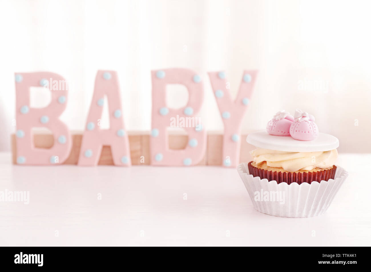 Cupcake word hi-res stock photography and images - Alamy