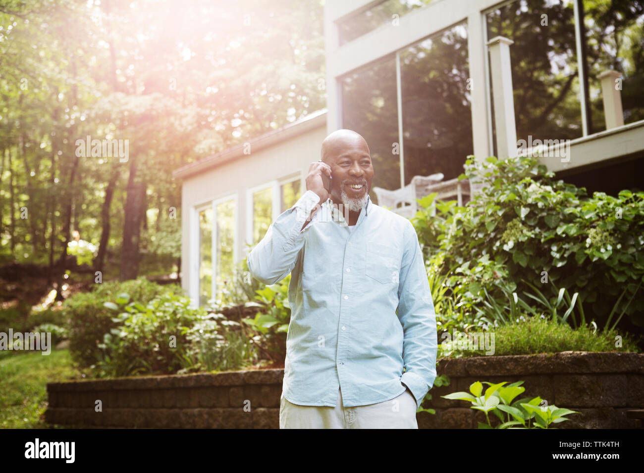 Man standing talking front view hi-res stock photography and images - Alamy