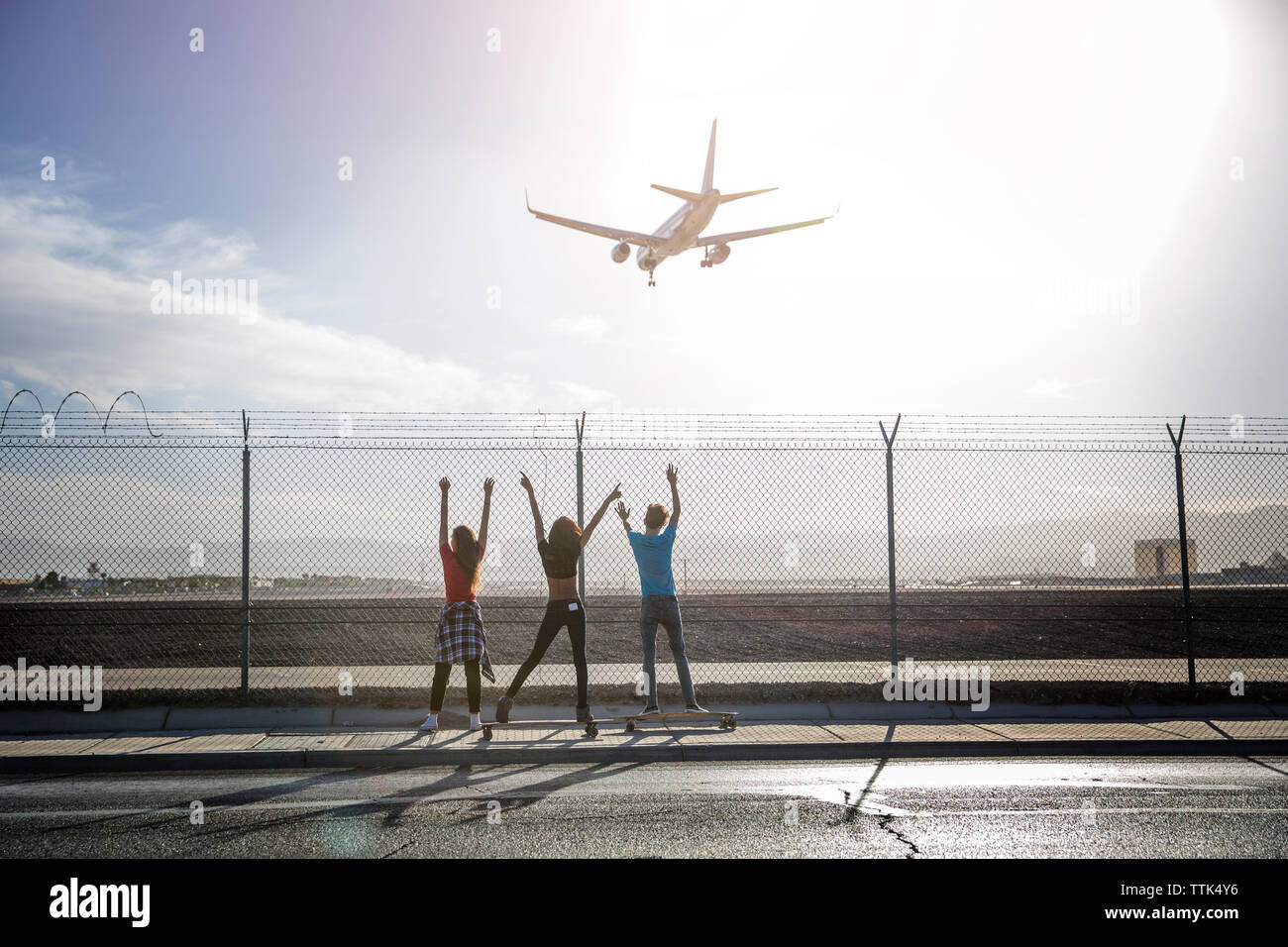 Fence airplane hi-res stock photography and images - Alamy