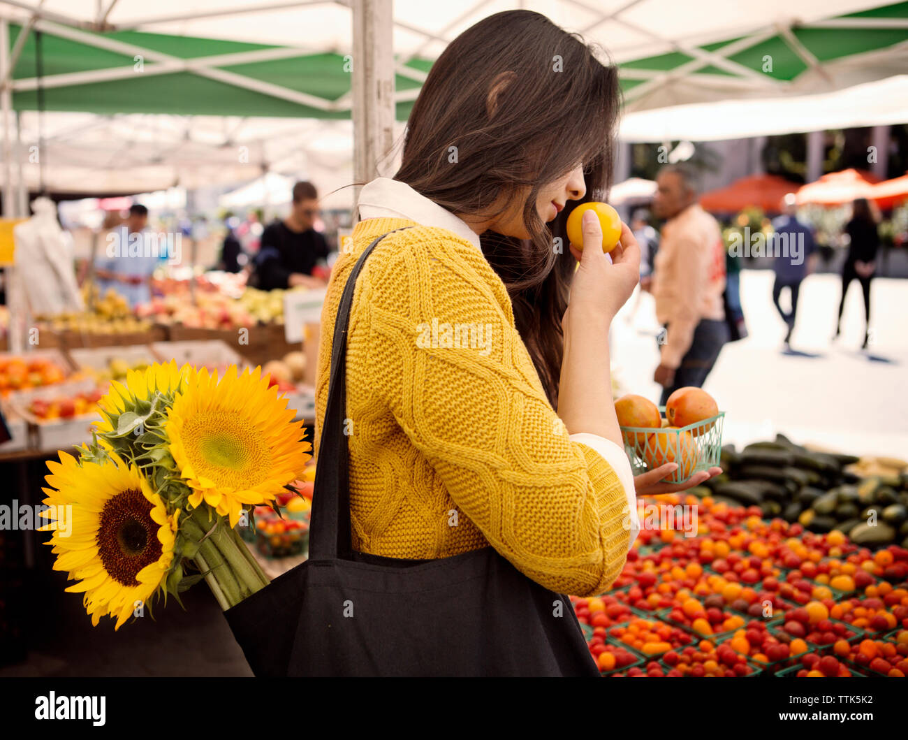 Person smelling food market hi-res stock photography and images - Alamy