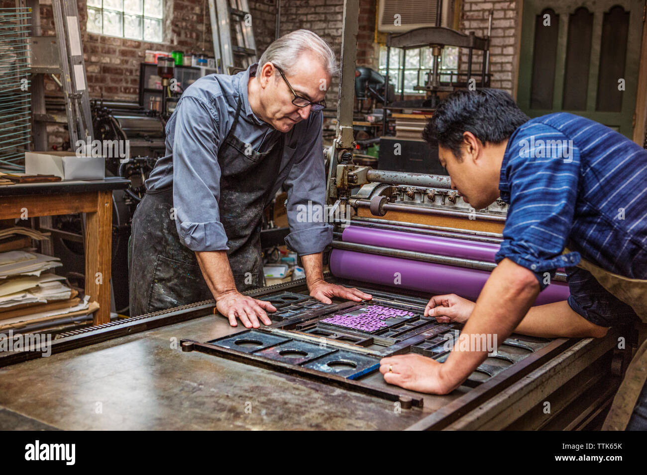 Printing workers hi-res stock photography and images - Alamy