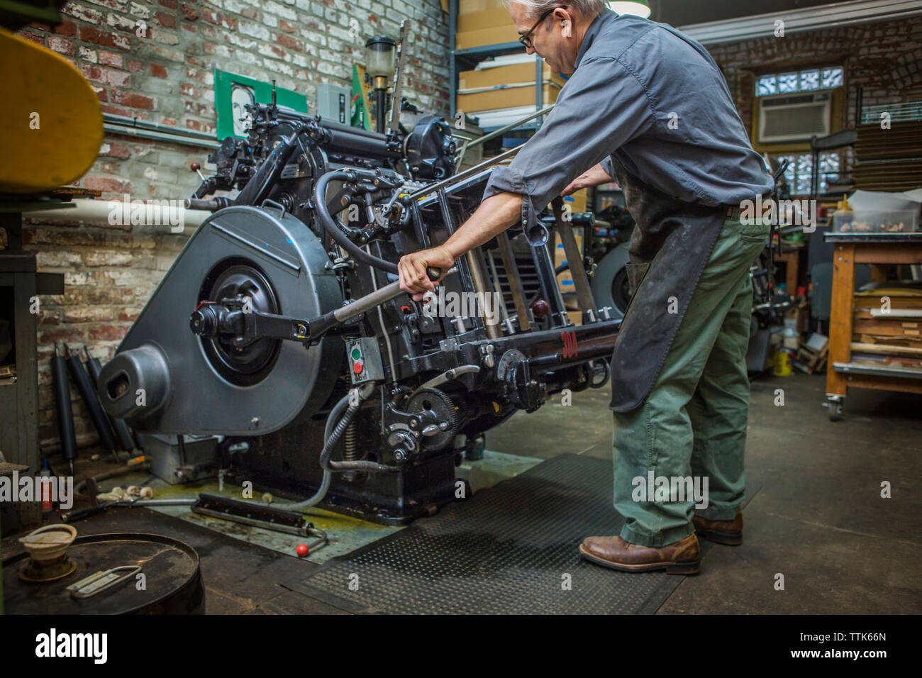 Heavy machinery workshop hi-res stock photography and images - Alamy