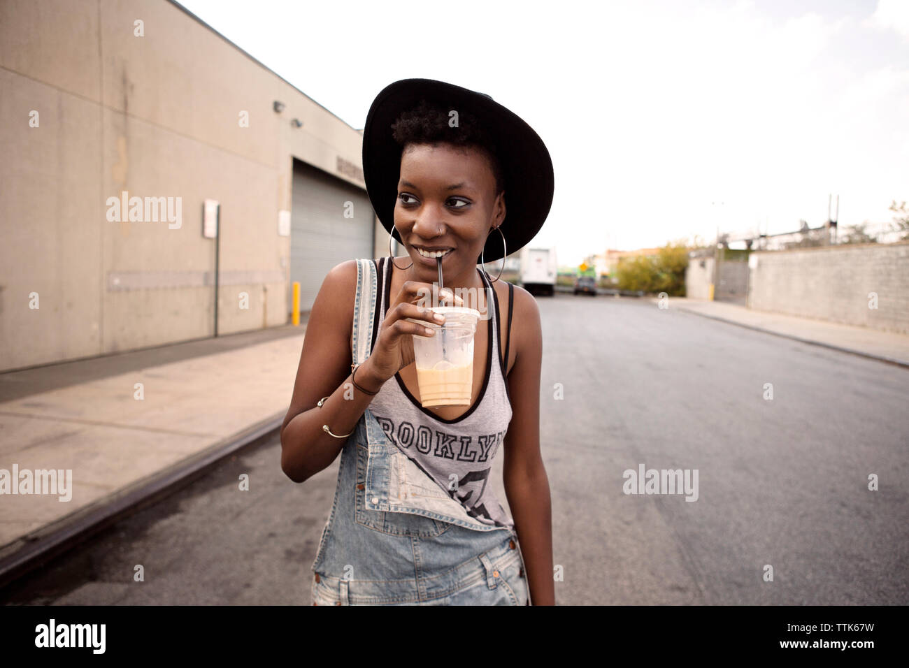 Drinking on street hi-res stock photography and images - Alamy