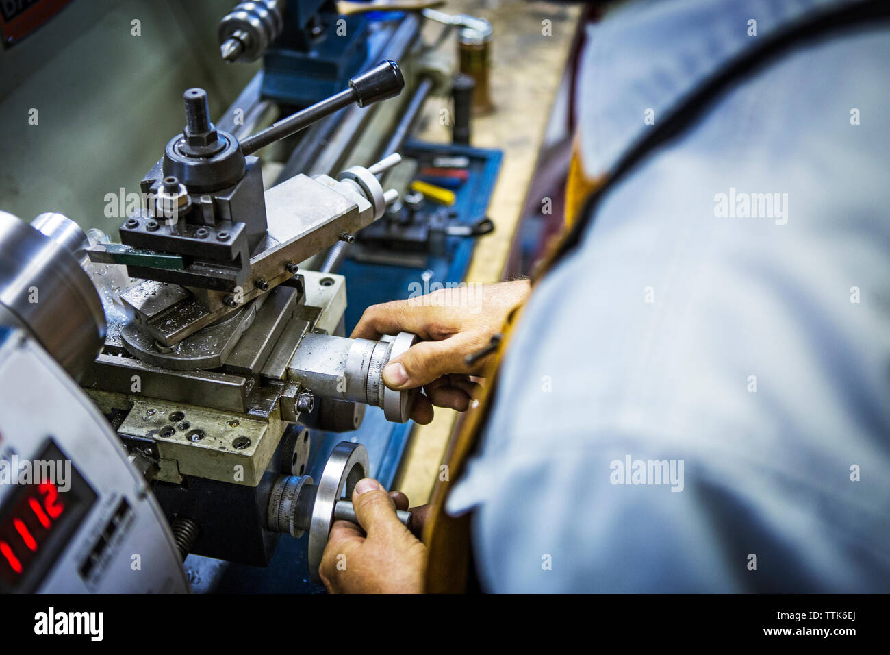Instrument mechanic hi-res stock photography and images - Alamy