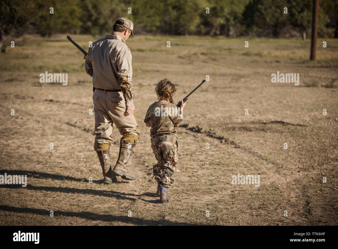Holding hunting rifles hi-res stock photography and images - Alamy
