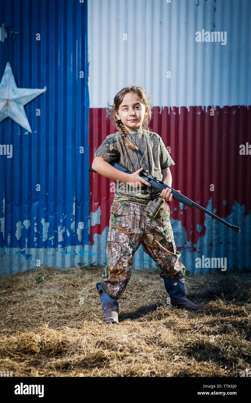 Girl with hunting rifle hi-res stock photography and images - Alamy