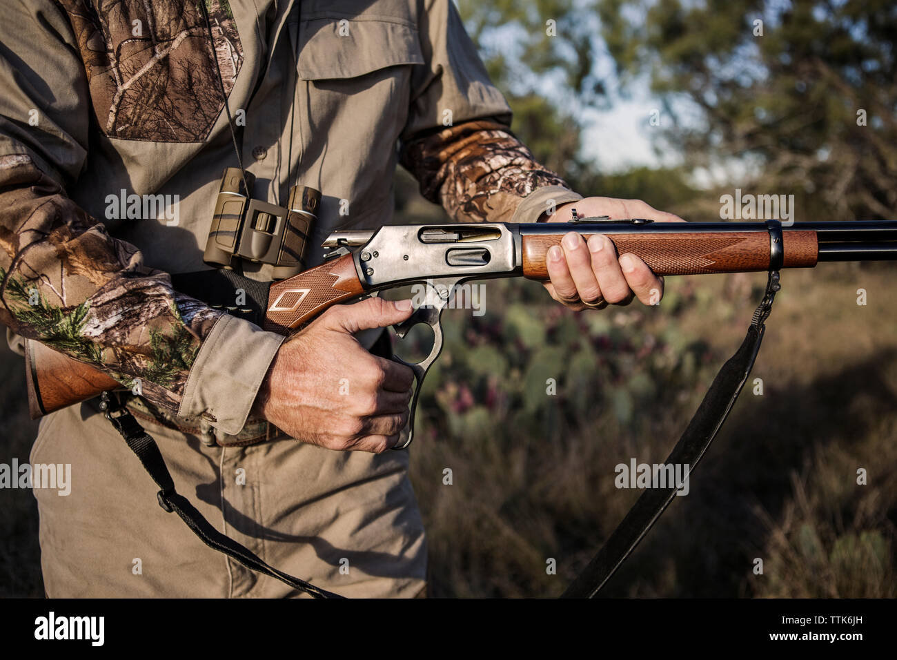 Hunter rifle hi-res stock photography and images - Alamy
