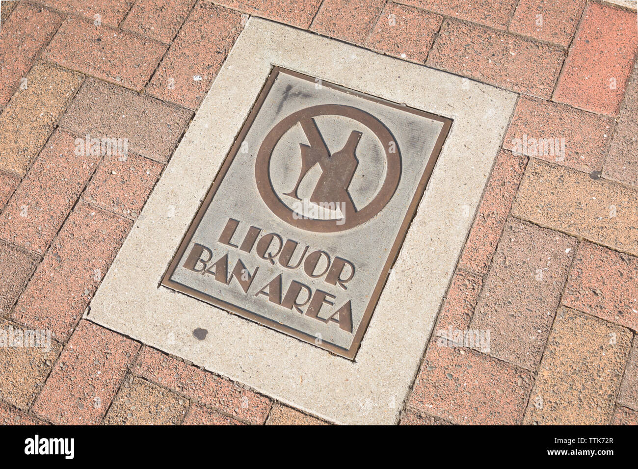 Pavement sign hi-res stock photography and images - Alamy