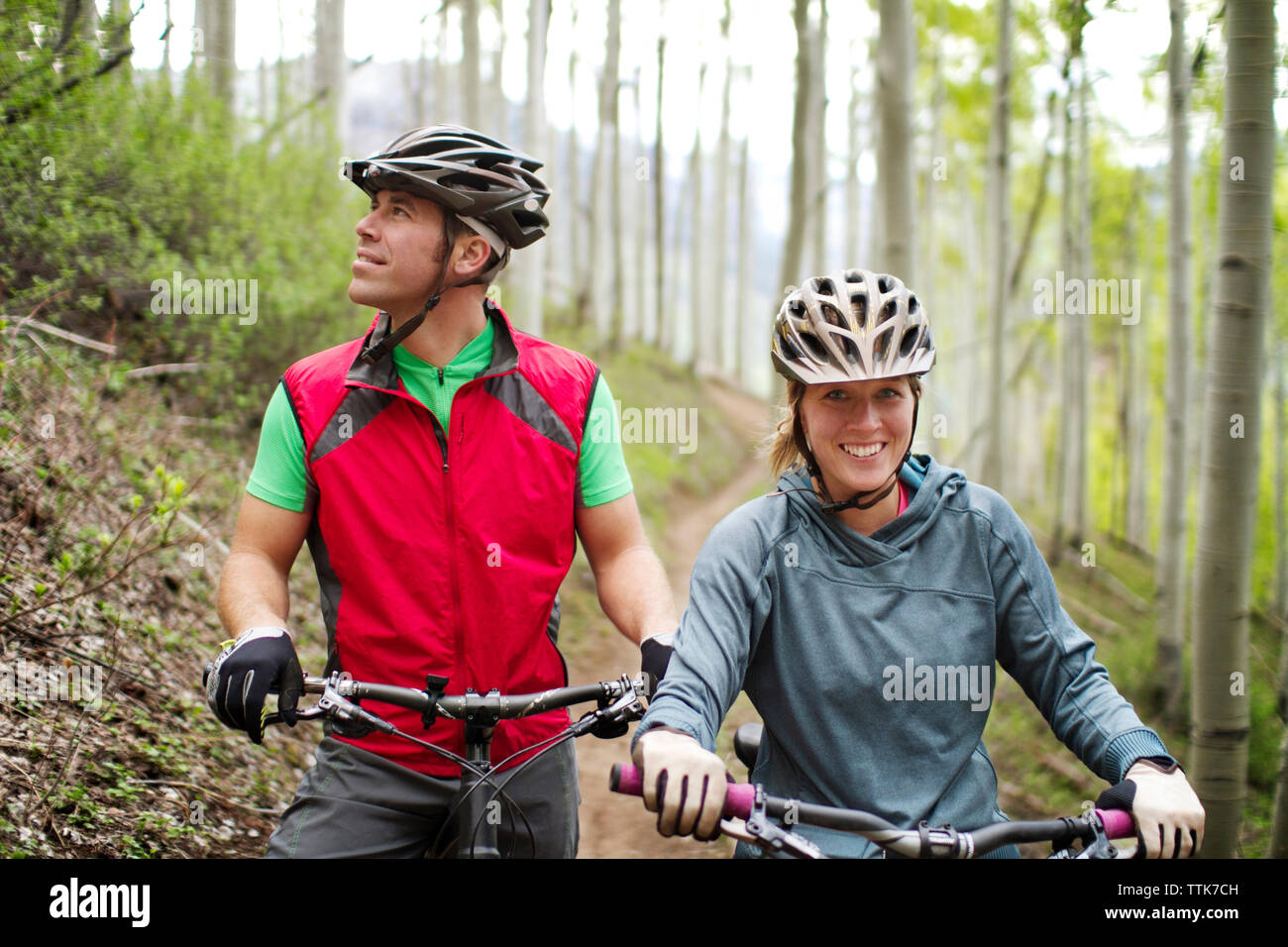 Female cyclists hi-res stock photography and images - Alamy