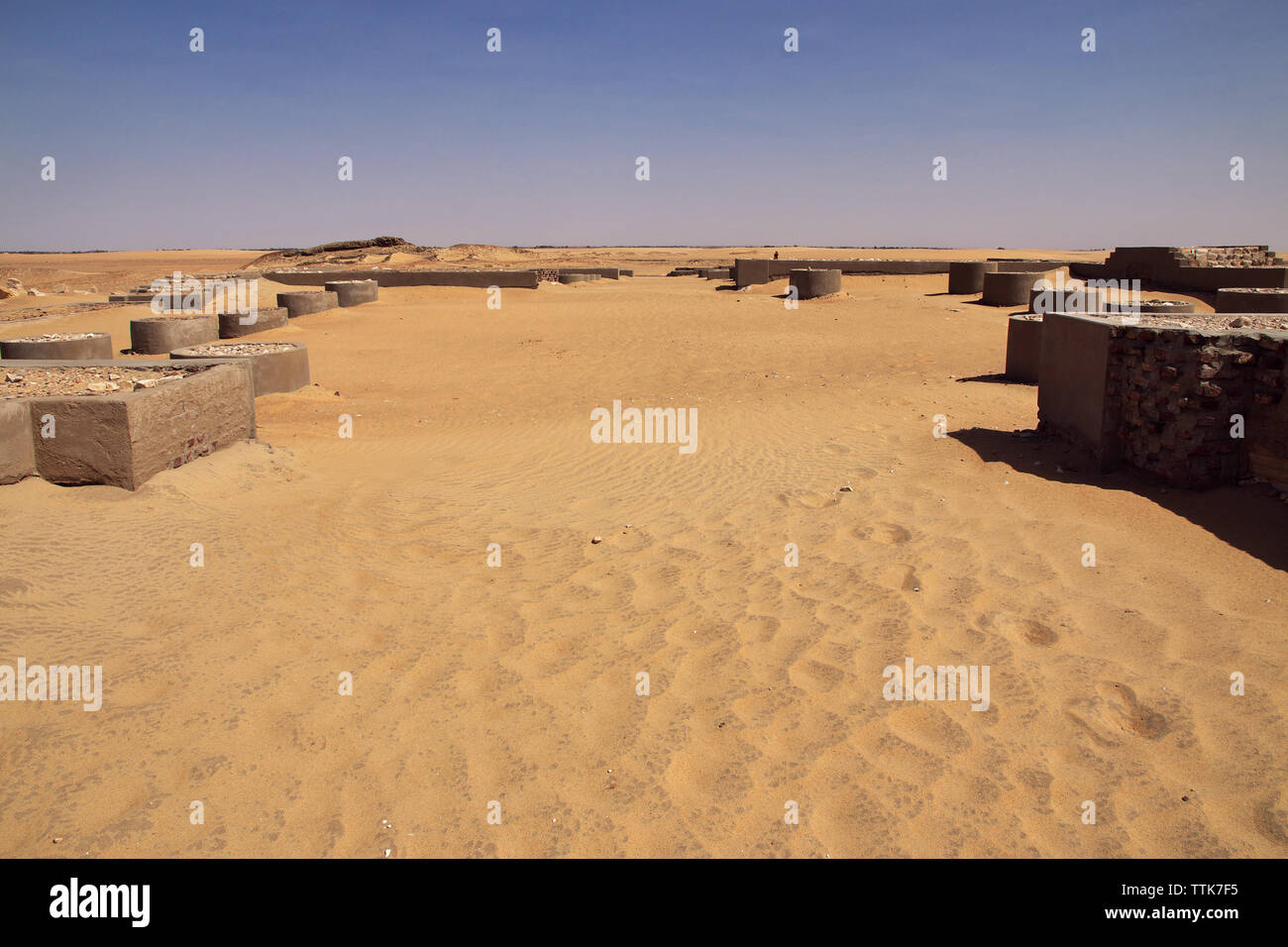 Ruins in Sahara desert, Africa Stock Photo - Alamy