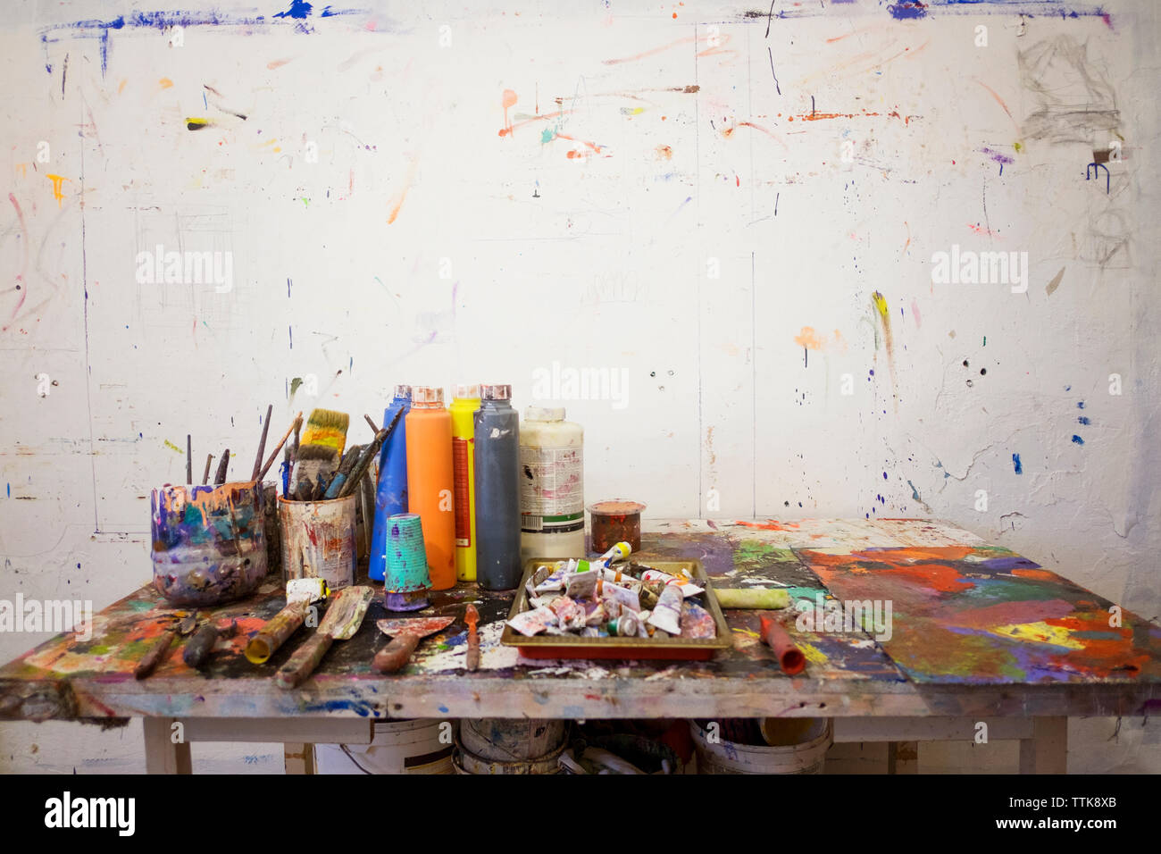 Messy art hi-res stock photography and images - Alamy