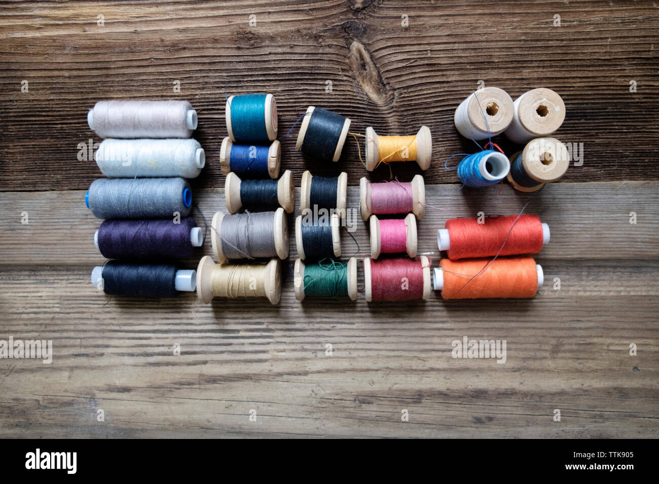 Thread spools hi-res stock photography and images - Alamy