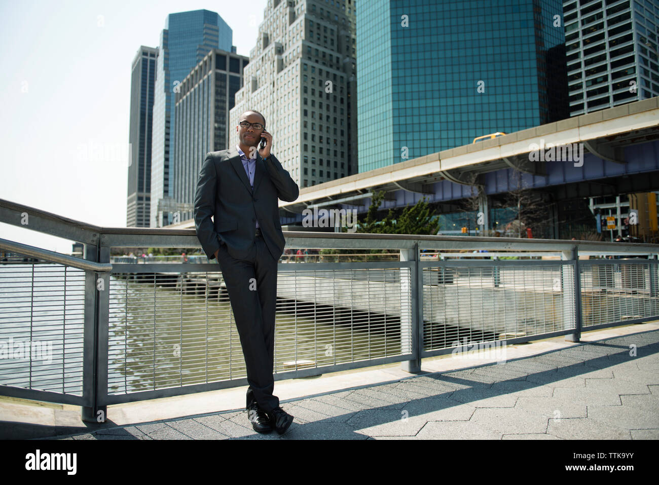 Tall businessman in suit talking hi-res stock photography and images ...
