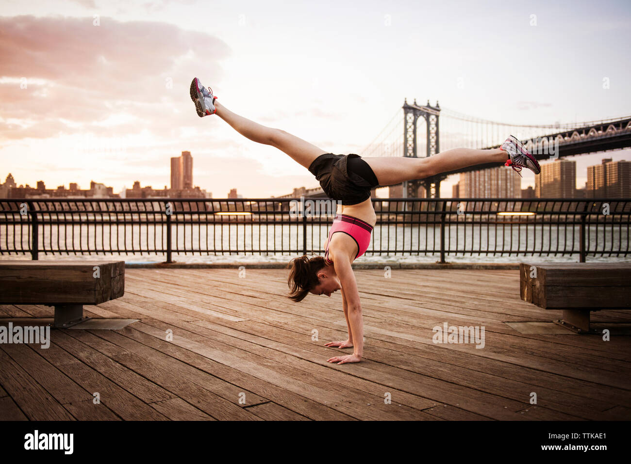 Old woman splits hi-res stock photography and images - Alamy