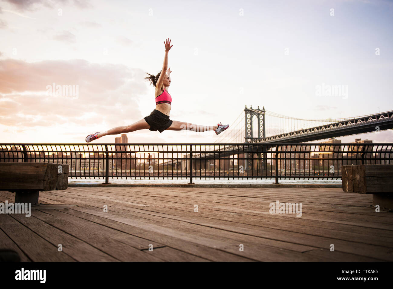 Old woman splits hi-res stock photography and images - Alamy