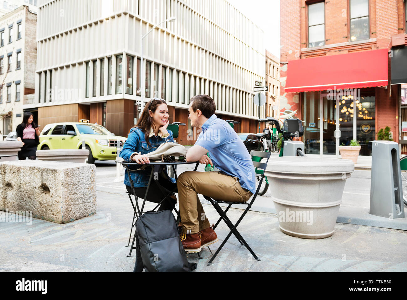 Couple sitting table hi-res stock photography and images - Alamy
