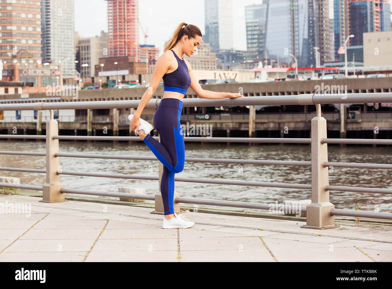 Woman side view body legs hi-res stock photography and images - Alamy
