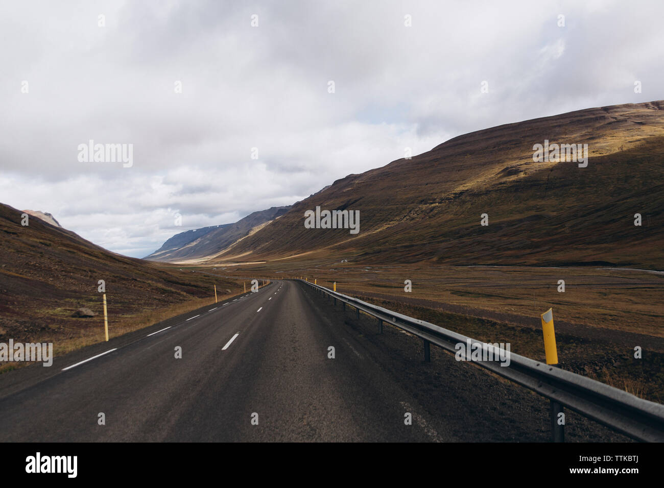 Empty road mountains hi-res stock photography and images - Alamy