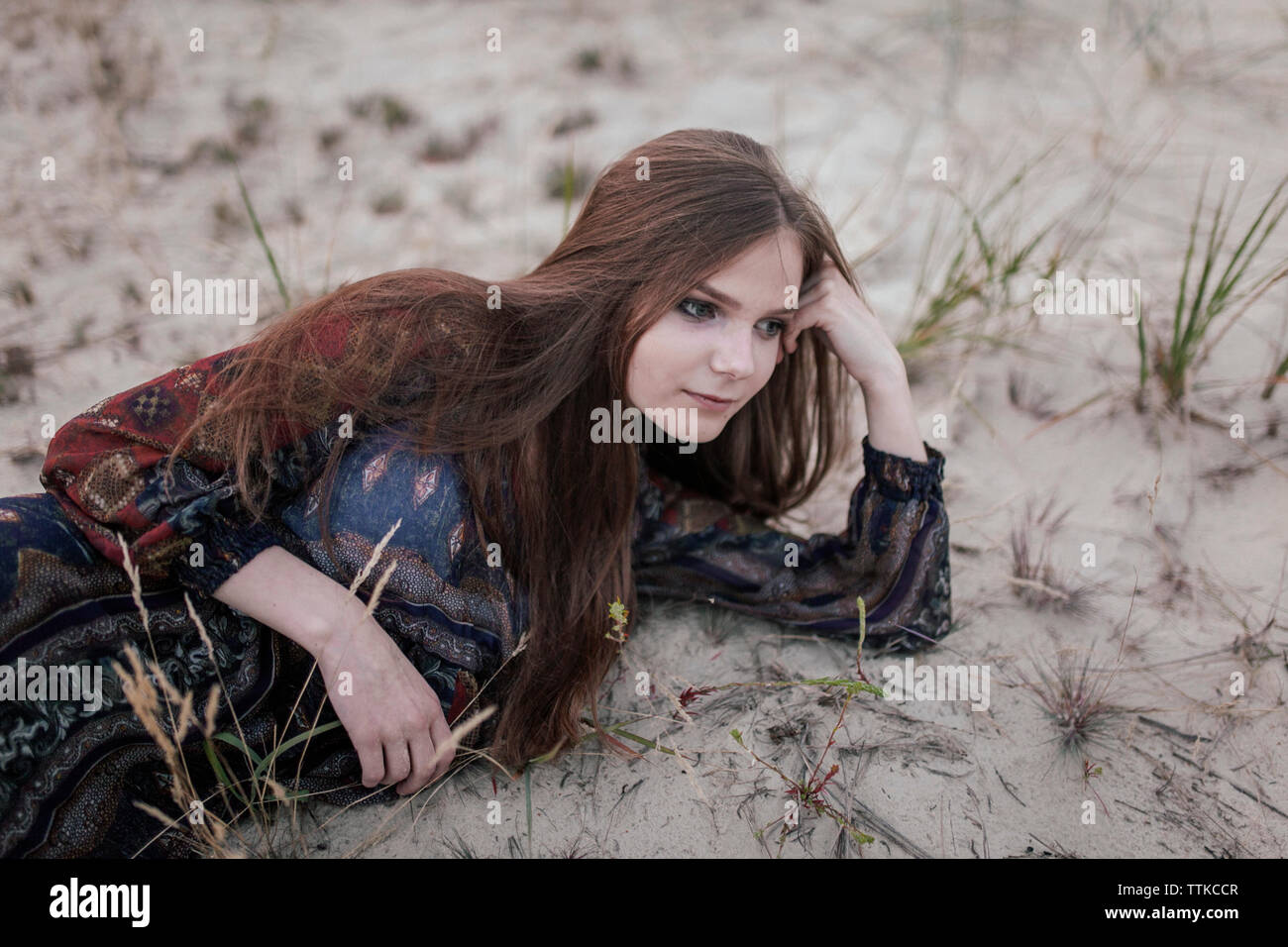 Girl lying on sand hi-res stock photography and images - Alamy