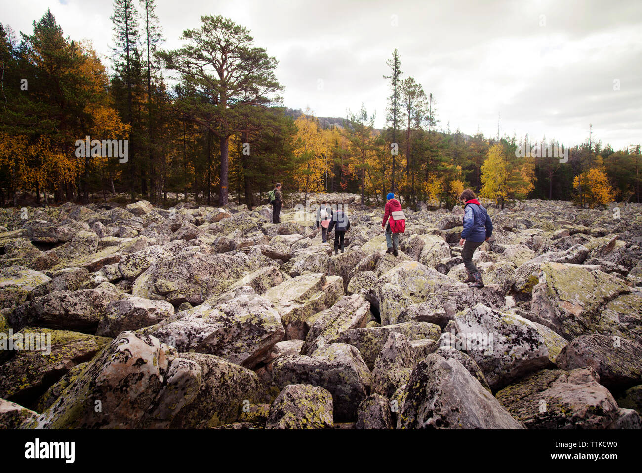 Rocks and hikers hi-res stock photography and images - Alamy