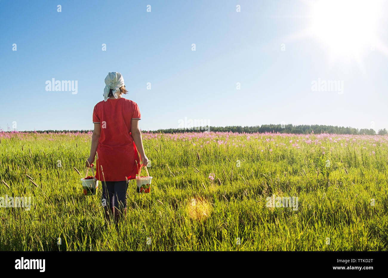 Farm scene woman carrying buckets hi-res stock photography and images ...