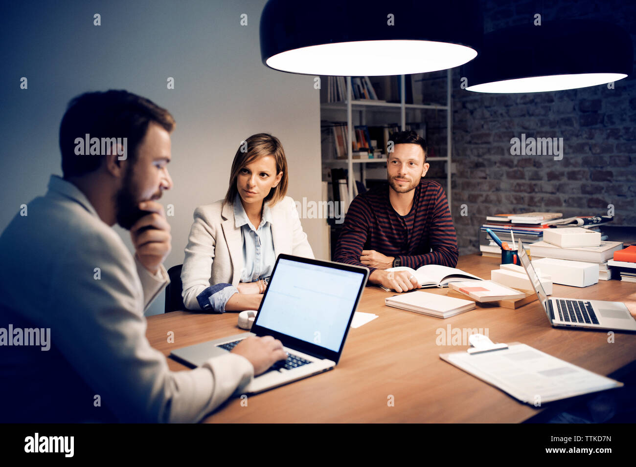 Meeting room technology hi-res stock photography and images - Alamy