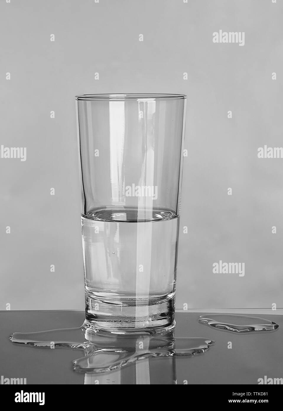 Water spilled on black hi-res stock photography and images - Alamy