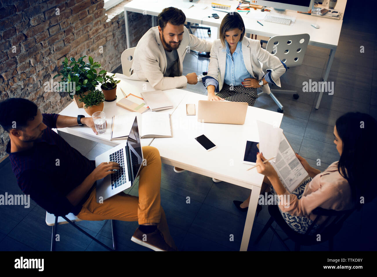 Working tables hi-res stock photography and images - Alamy