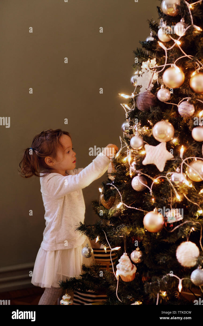 Girl christmas lights hi-res stock photography and images - Alamy
