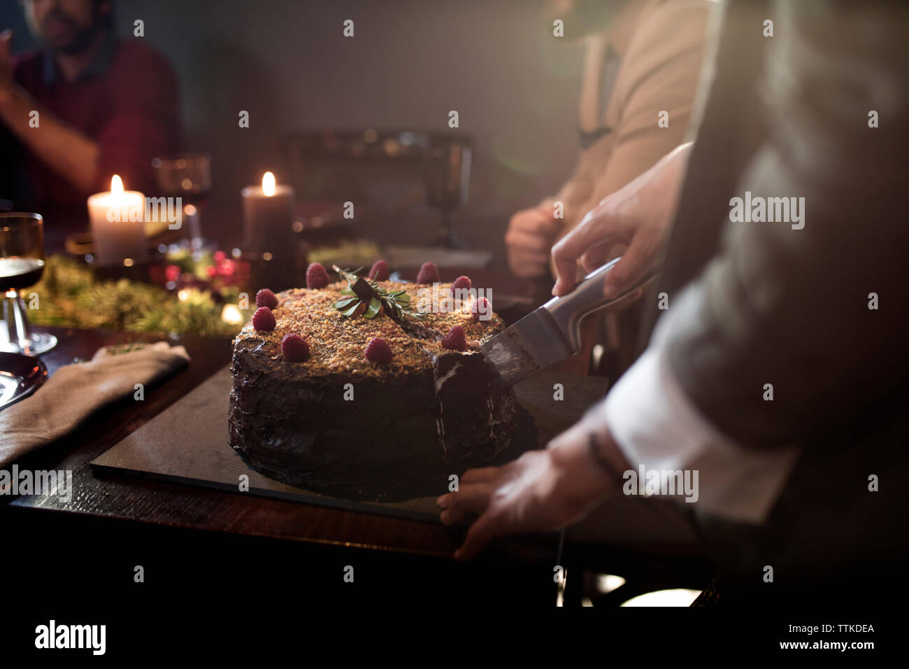 Cutting the cake hi-res stock photography and images - Alamy