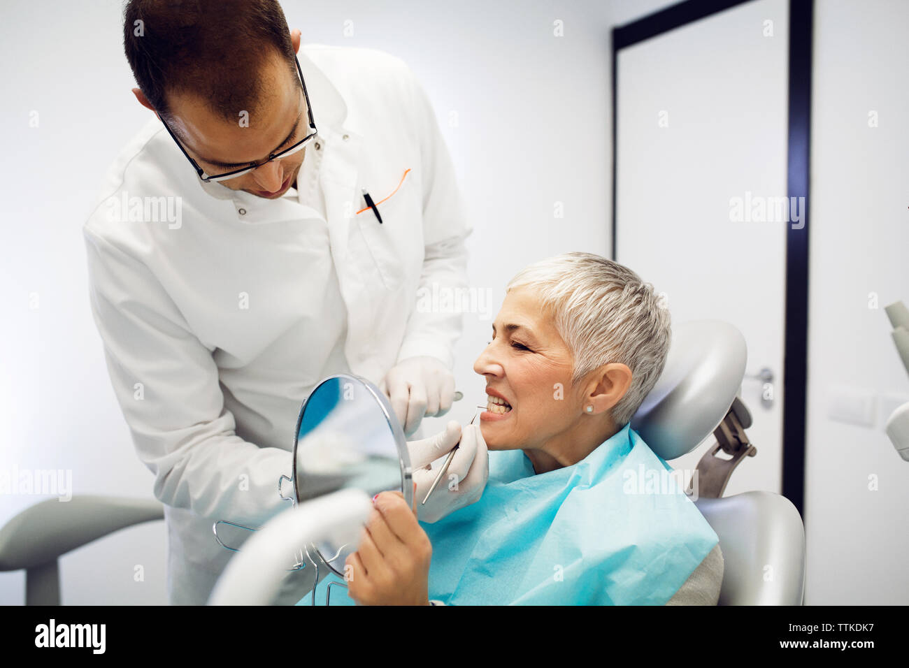 Dentist checking man teeth hi-res stock photography and images - Alamy