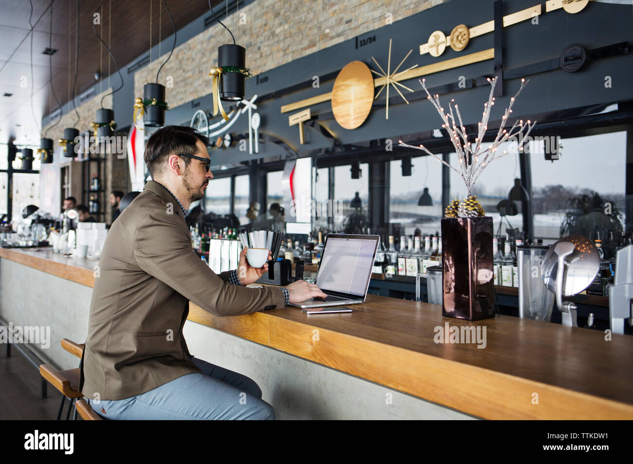 Cafe counter hi-res stock photography and images - Alamy