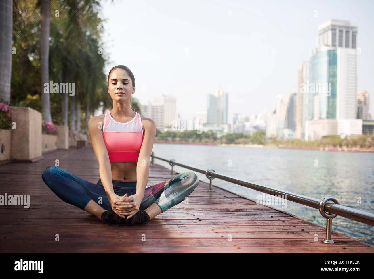 Butterfly position hi-res stock photography and images - Alamy