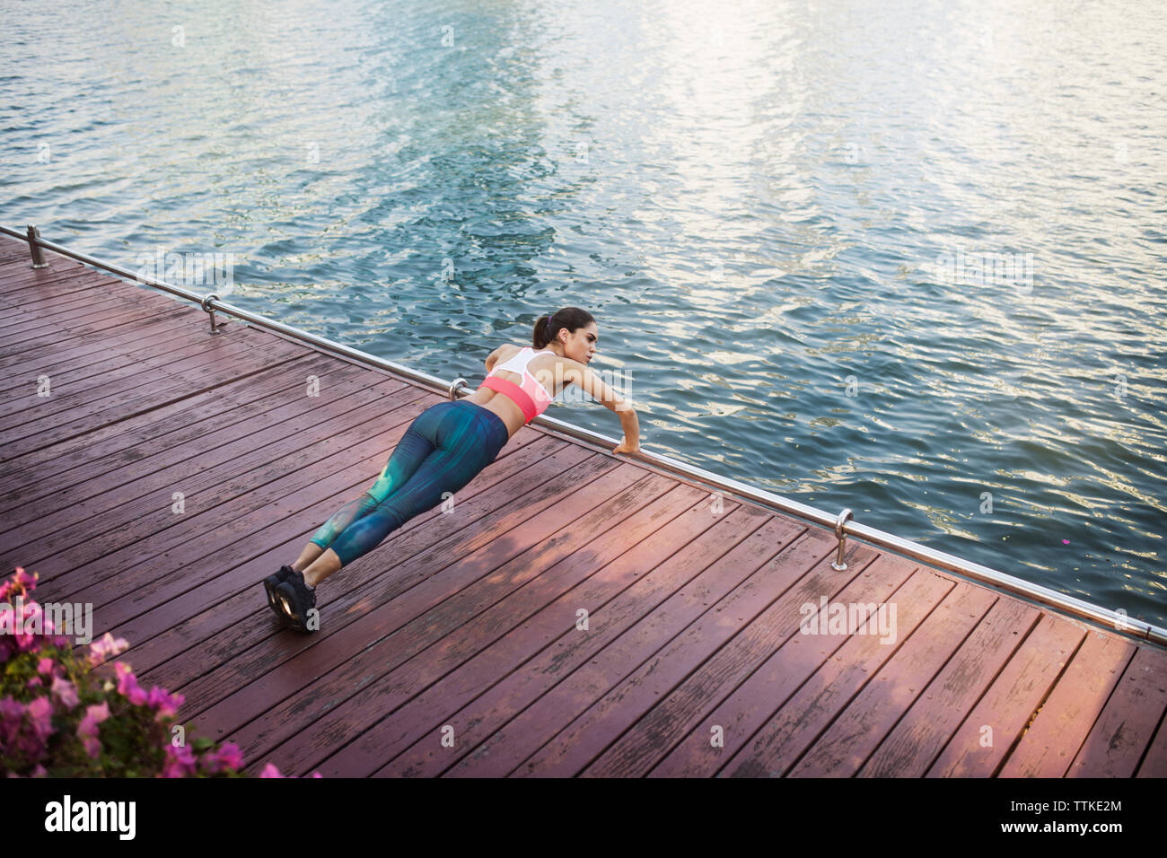 Pushups hi-res stock photography and images - Alamy