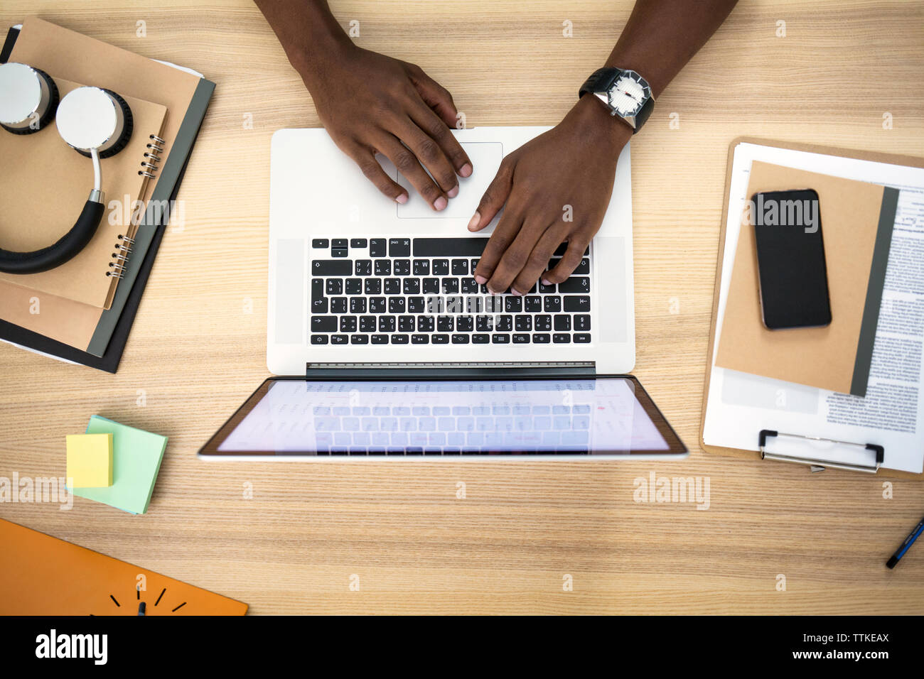 Overhead net hi-res stock photography and images - Alamy