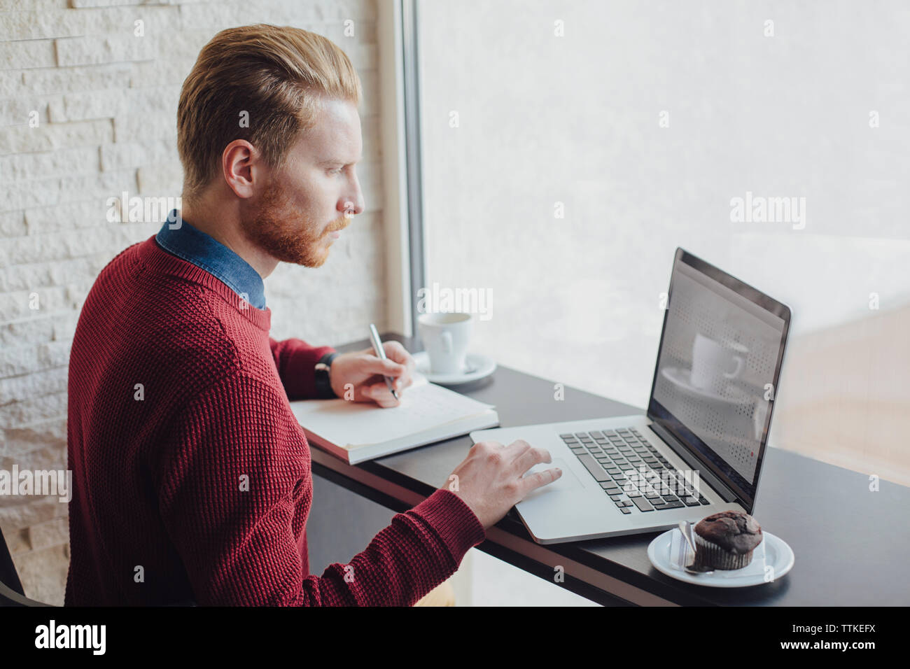 Working laptop cafe hi-res stock photography and images - Alamy