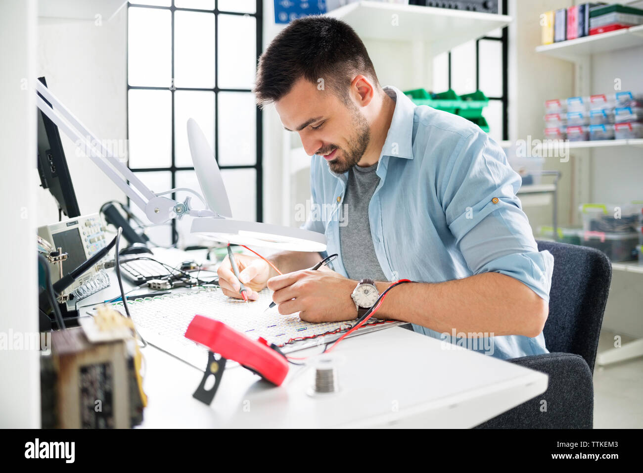 Male technician laboratory hi-res stock photography and images - Alamy