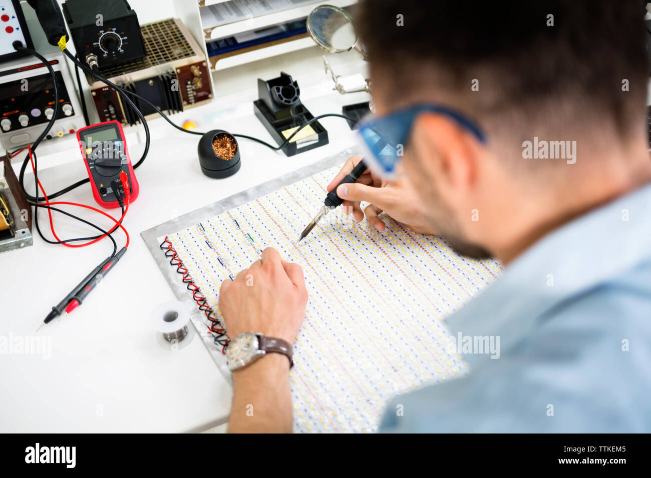Electronic circuit soldering hi-res stock photography and images - Alamy