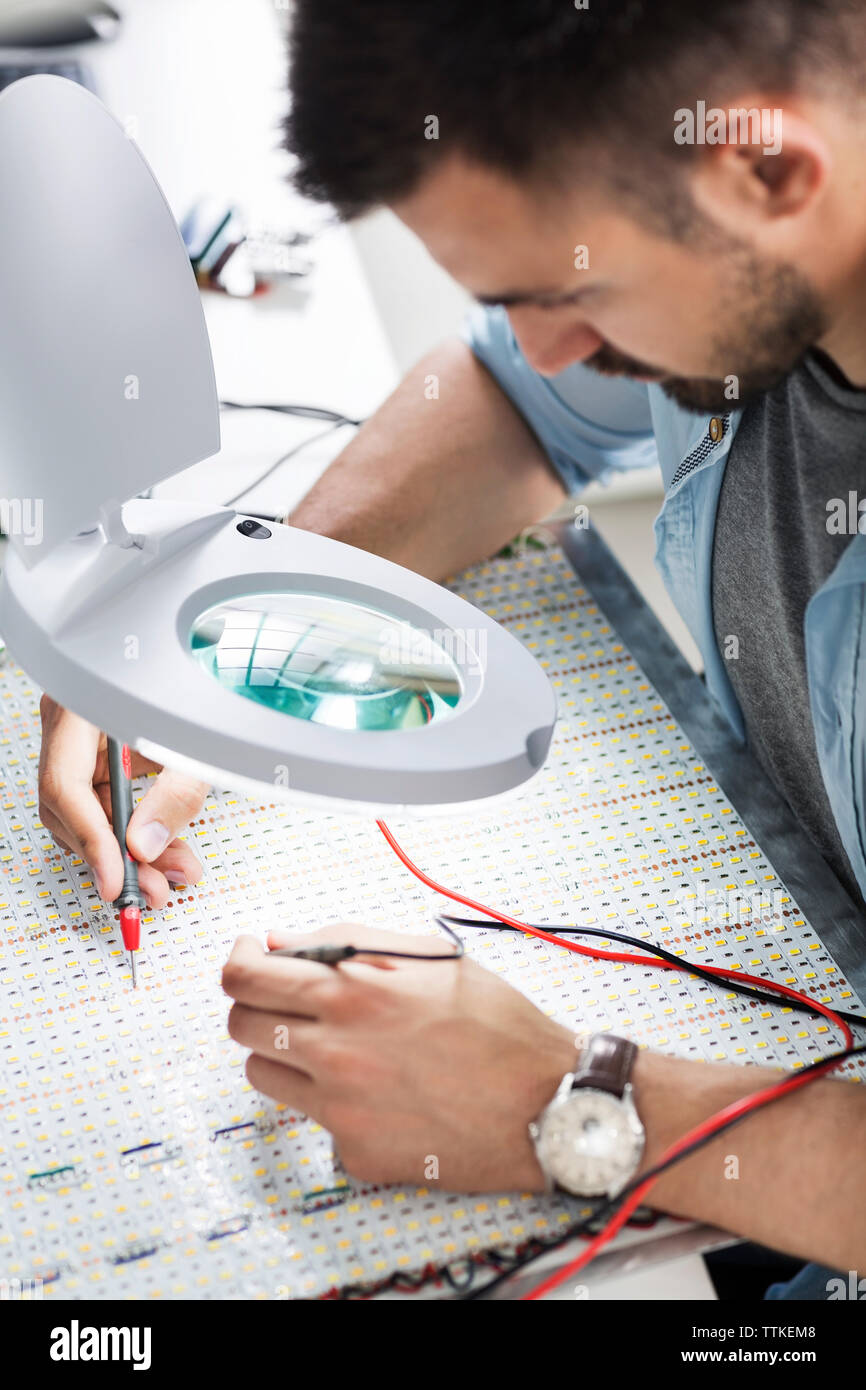 Old man using magnifying glass hi-res stock photography and images - Alamy
