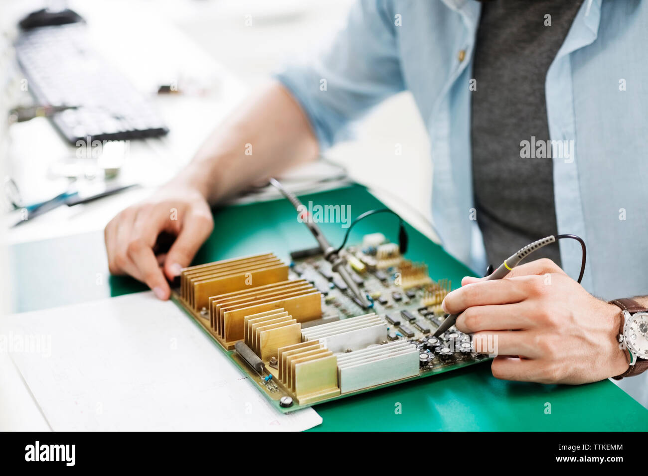 Electrical circuit engineer hi-res stock photography and images - Alamy