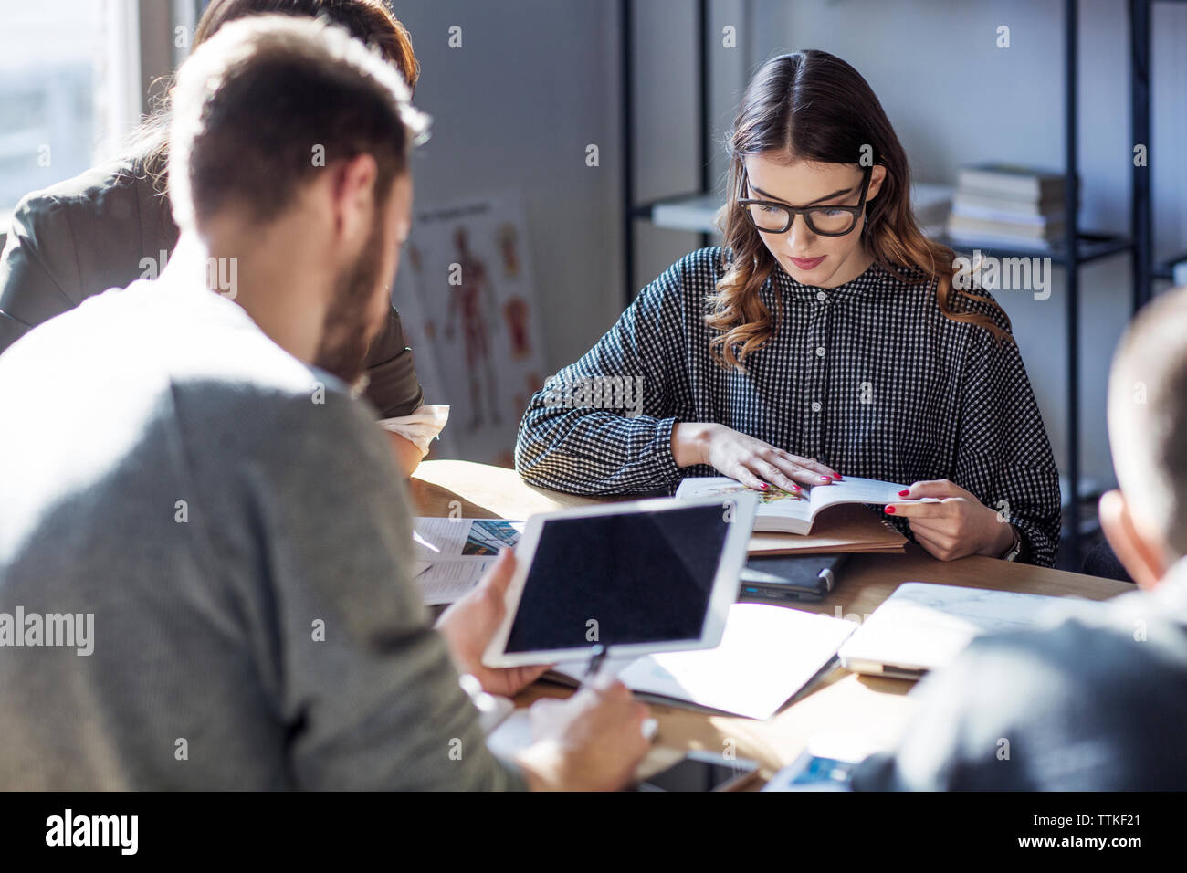 Students sitting table hi-res stock photography and images - Alamy