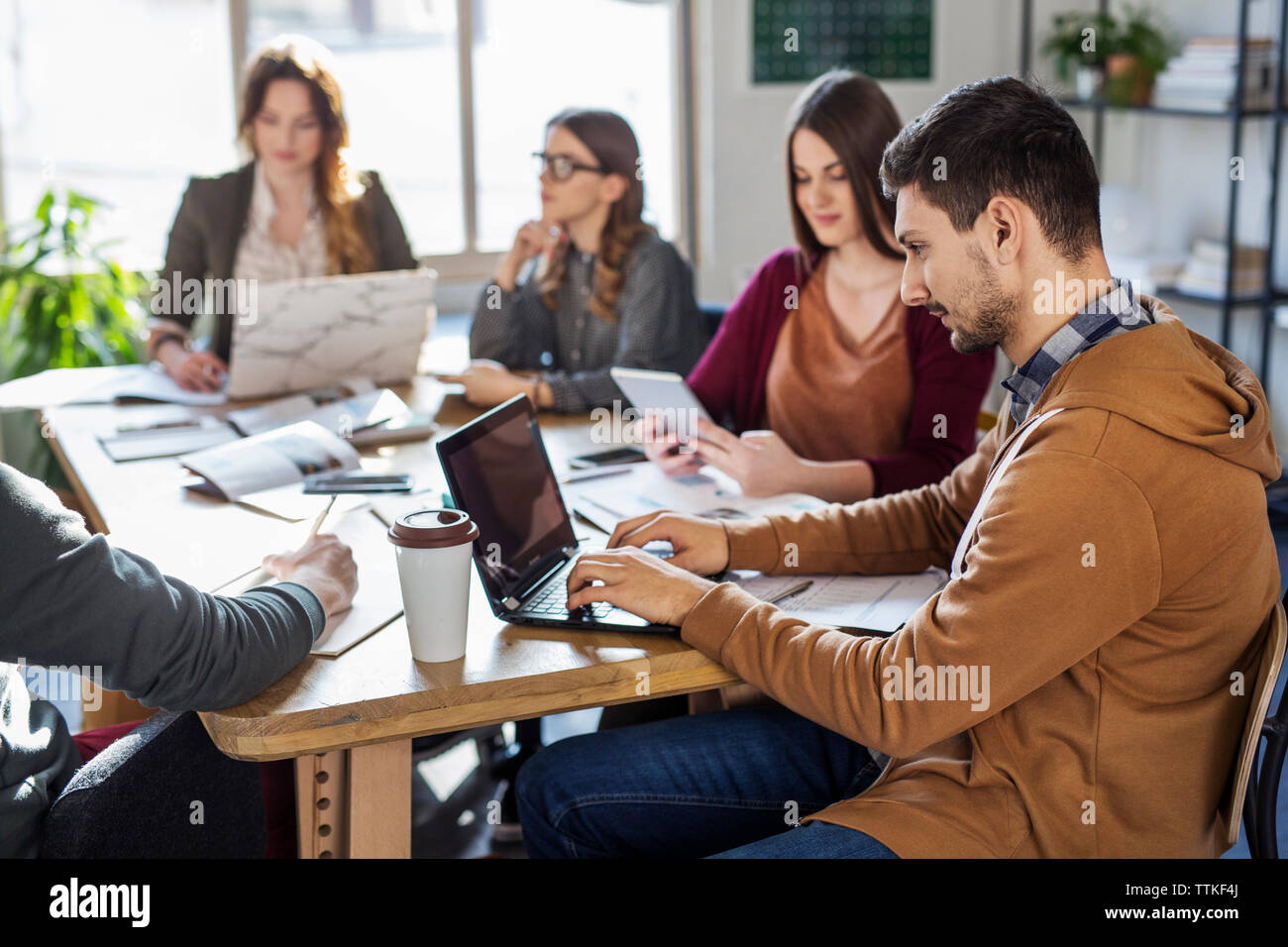College classroom hi-res stock photography and images - Alamy