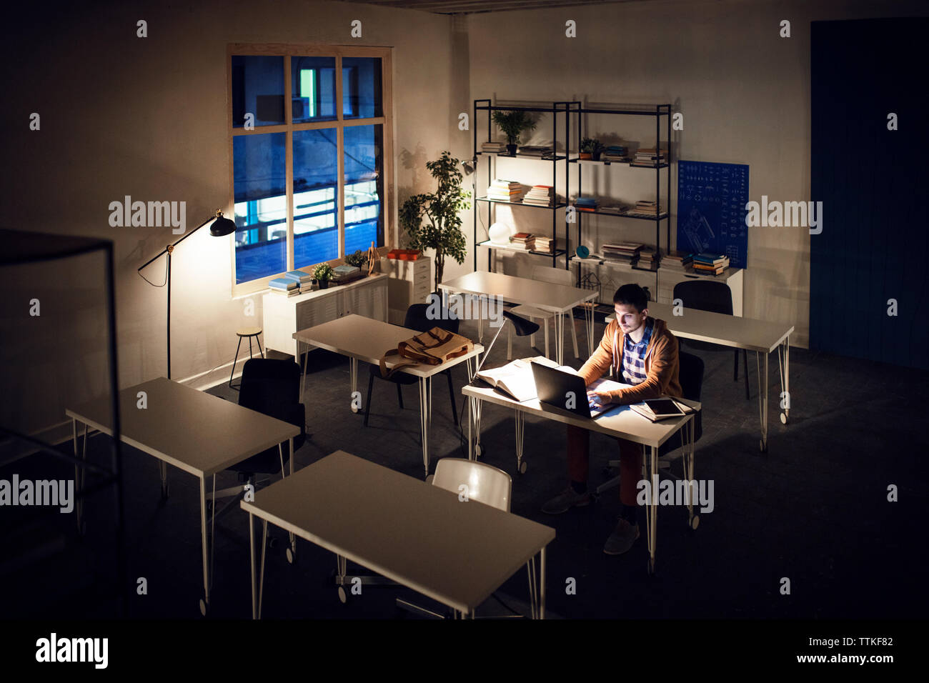 Student learning in laptop hi-res stock photography and images - Alamy