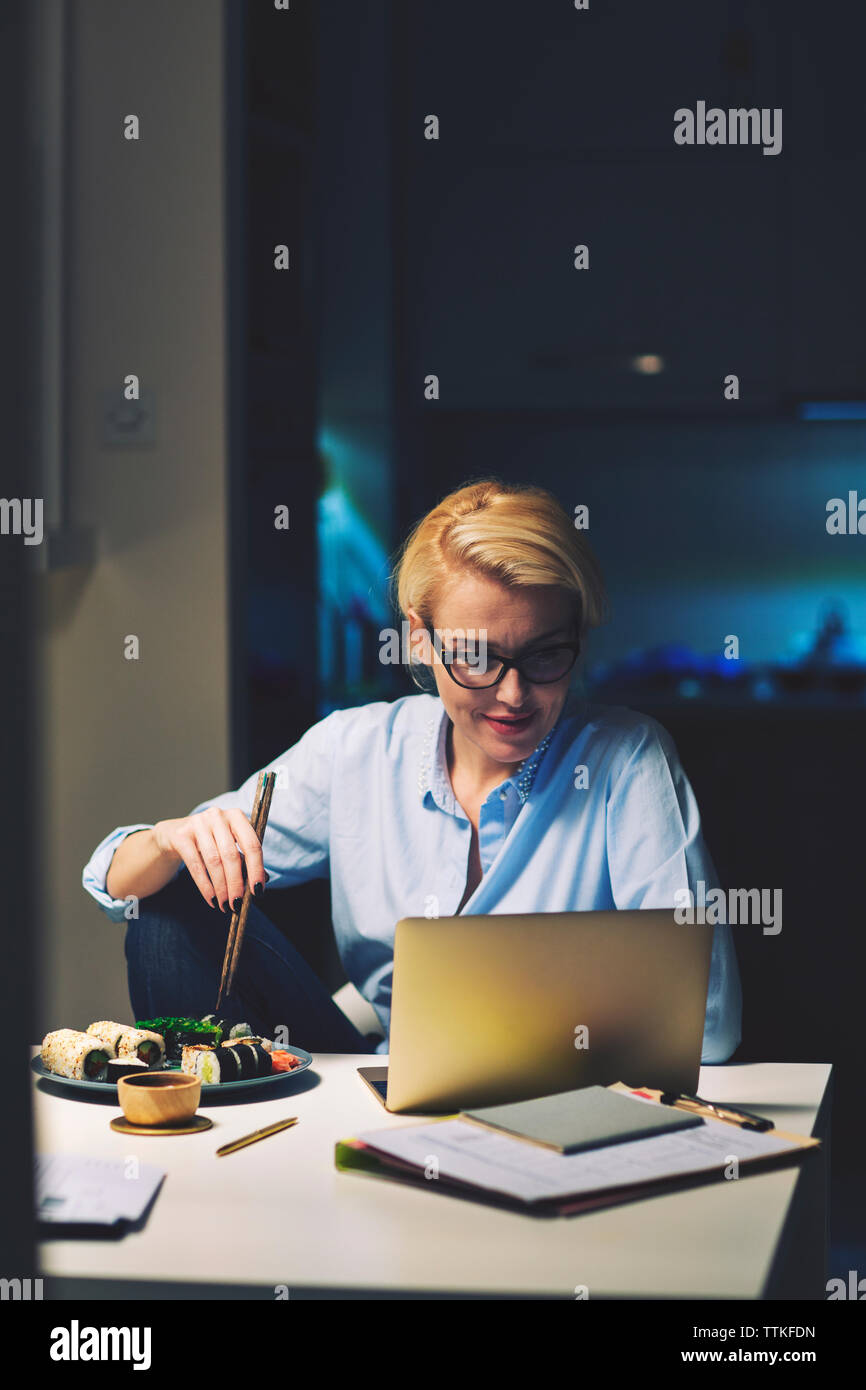 Desk food laptop hi-res stock photography and images - Alamy