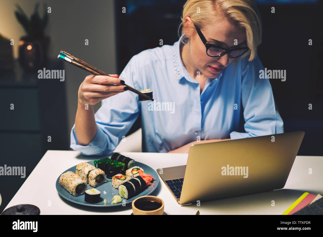 Desk food laptop hi-res stock photography and images - Alamy