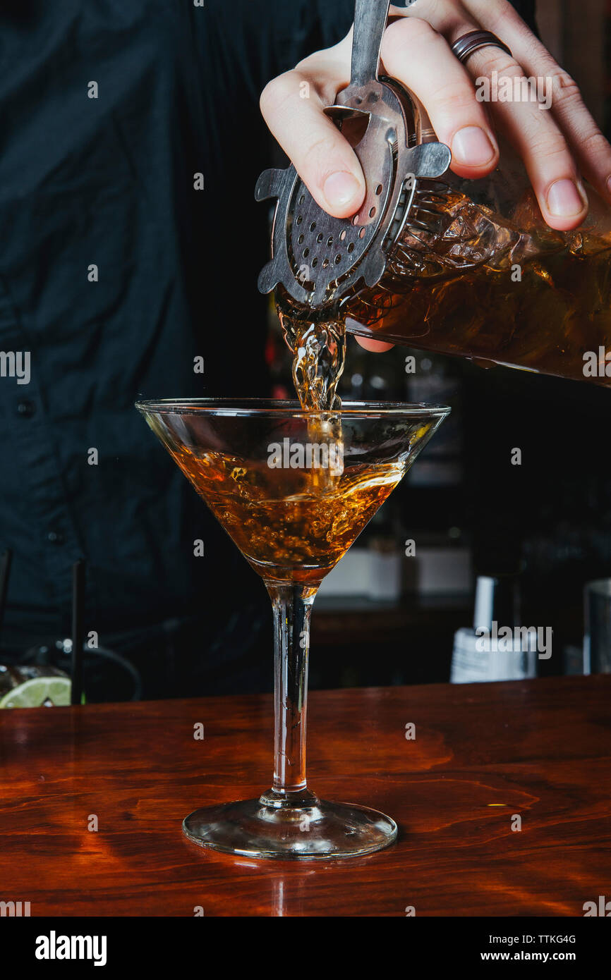 Bartender pouring cocktail hi-res stock photography and images - Alamy