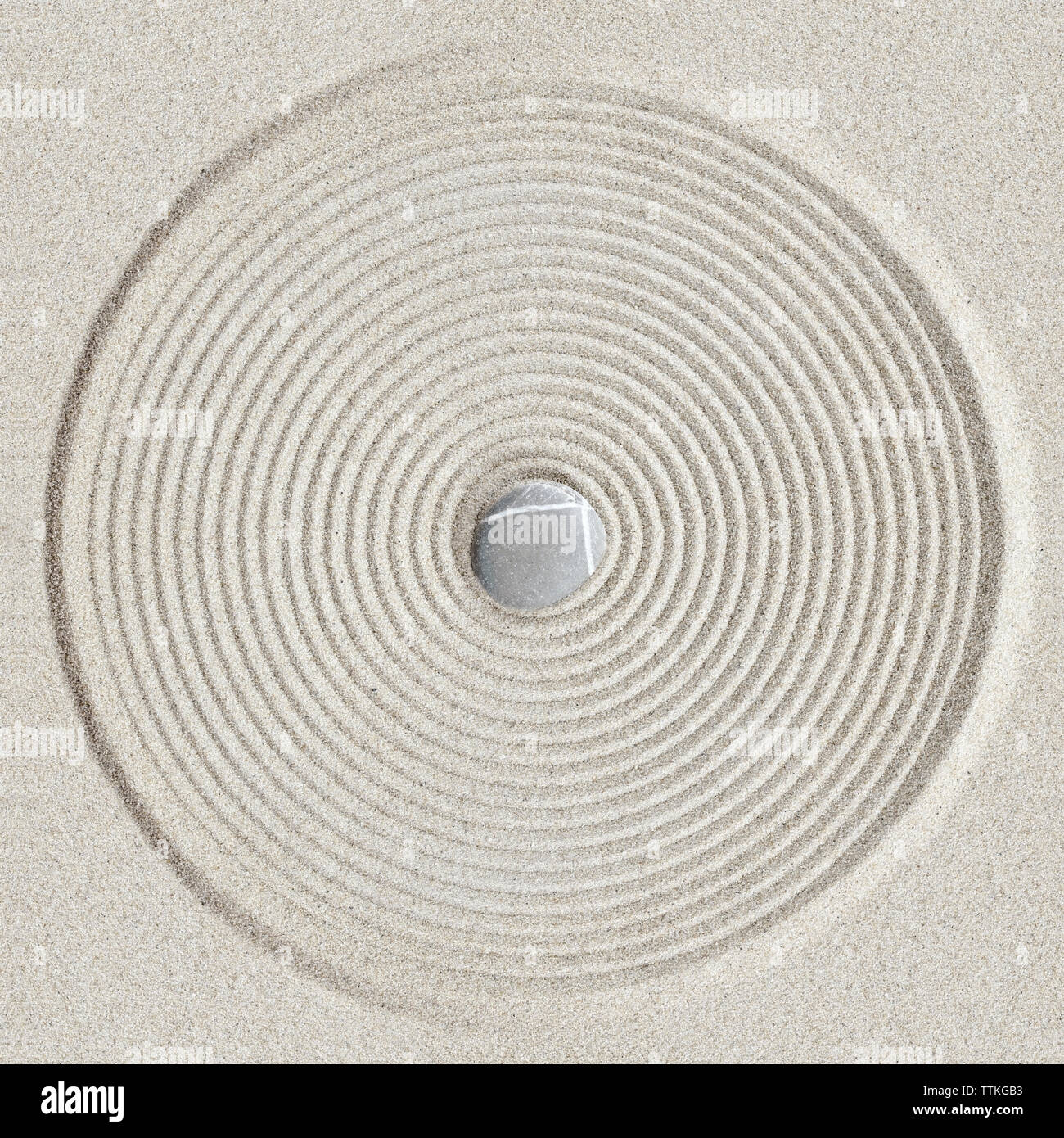 Zen circle pattern on sand background Stock Photo - Alamy
