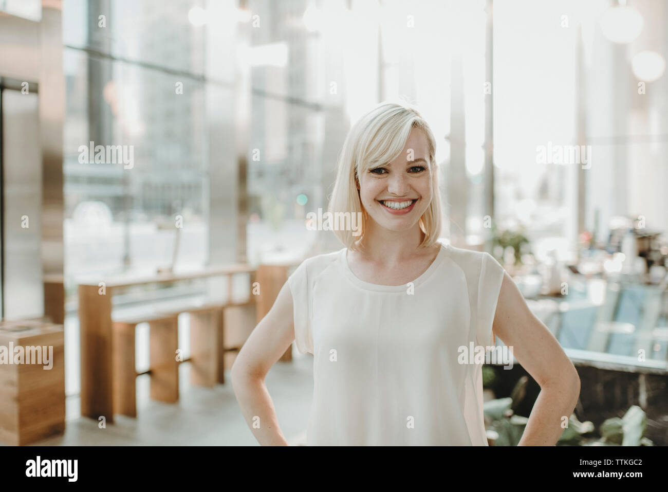 Portrait cafe hi-res stock photography and images - Alamy