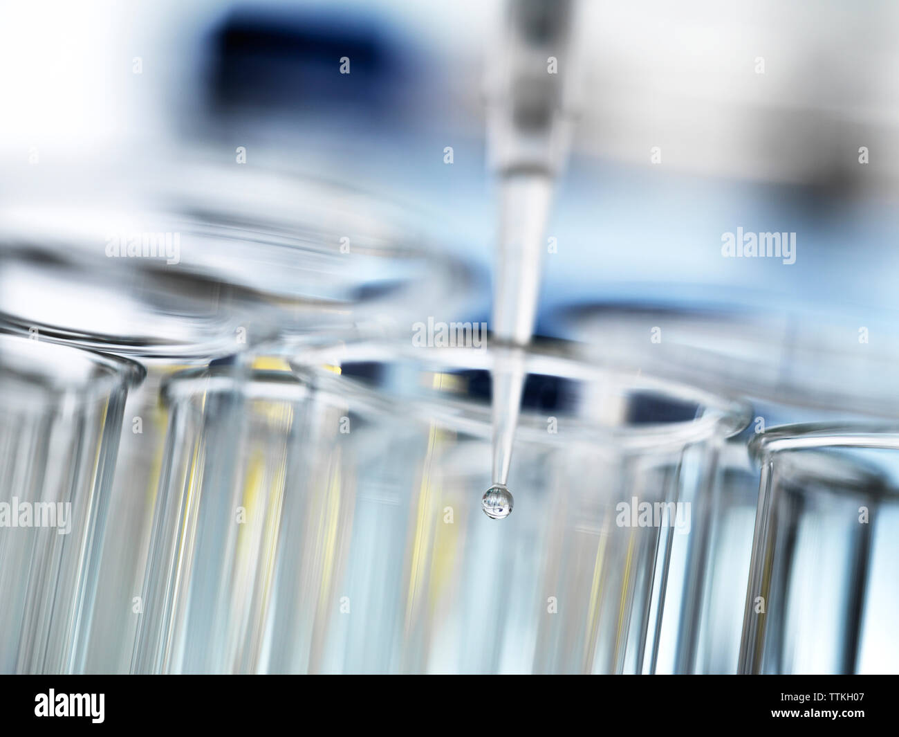 Pipette and test tubes hi-res stock photography and images - Alamy